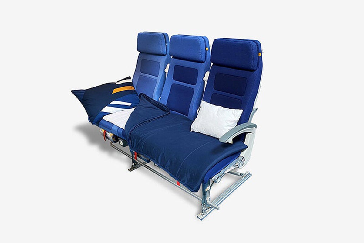 Lufthansa expanding lie-flat economy Sleeper Row seat to more flights ...