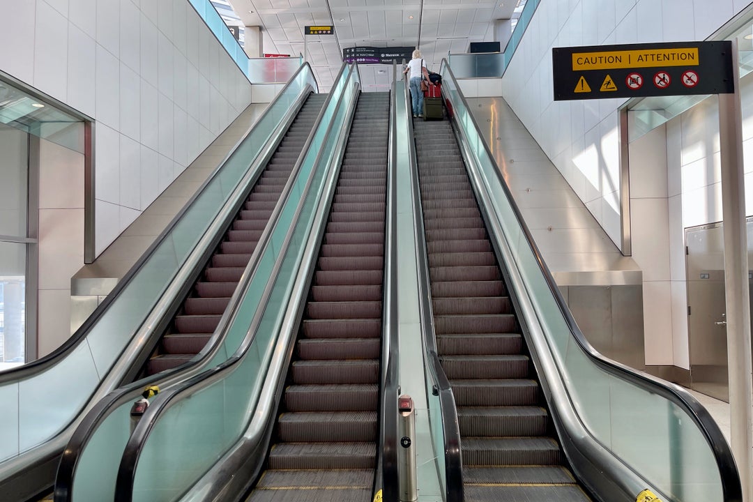 Riding Toronto's UP Express airport train from YYZ to Toronto - The ...