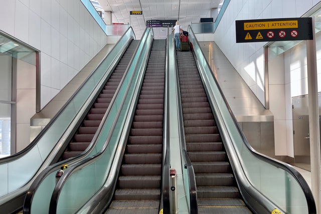 Riding Toronto's UP Express airport train from YYZ to Toronto - The ...