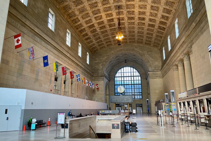 Riding Toronto's UP Express airport train from YYZ to Toronto