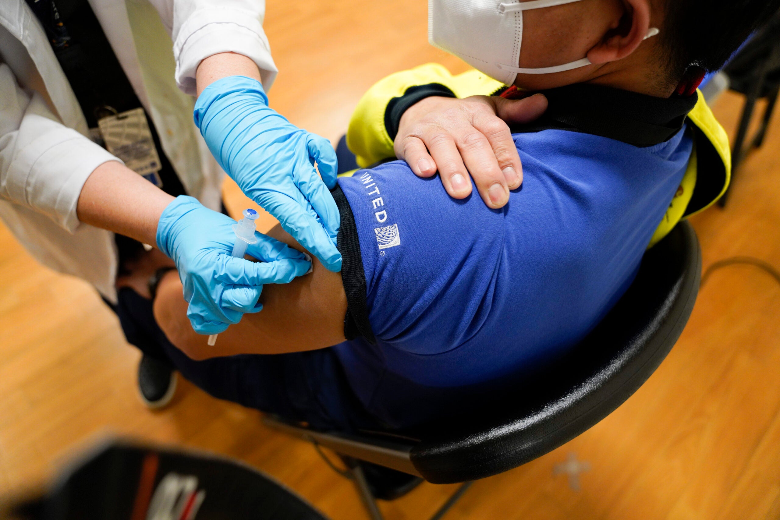 United Airlines will require employees to receive COVID-19 vaccine ...