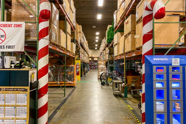 Disney will transform from Halloween to Christmas overnight — look ...