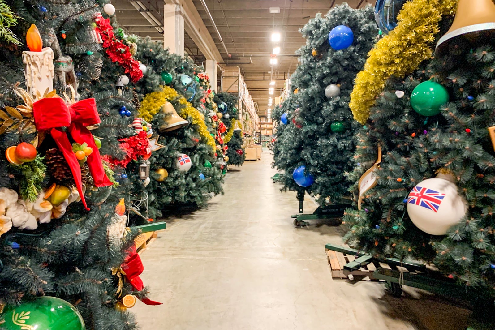 Disney will transform from Halloween to Christmas overnight — look ...