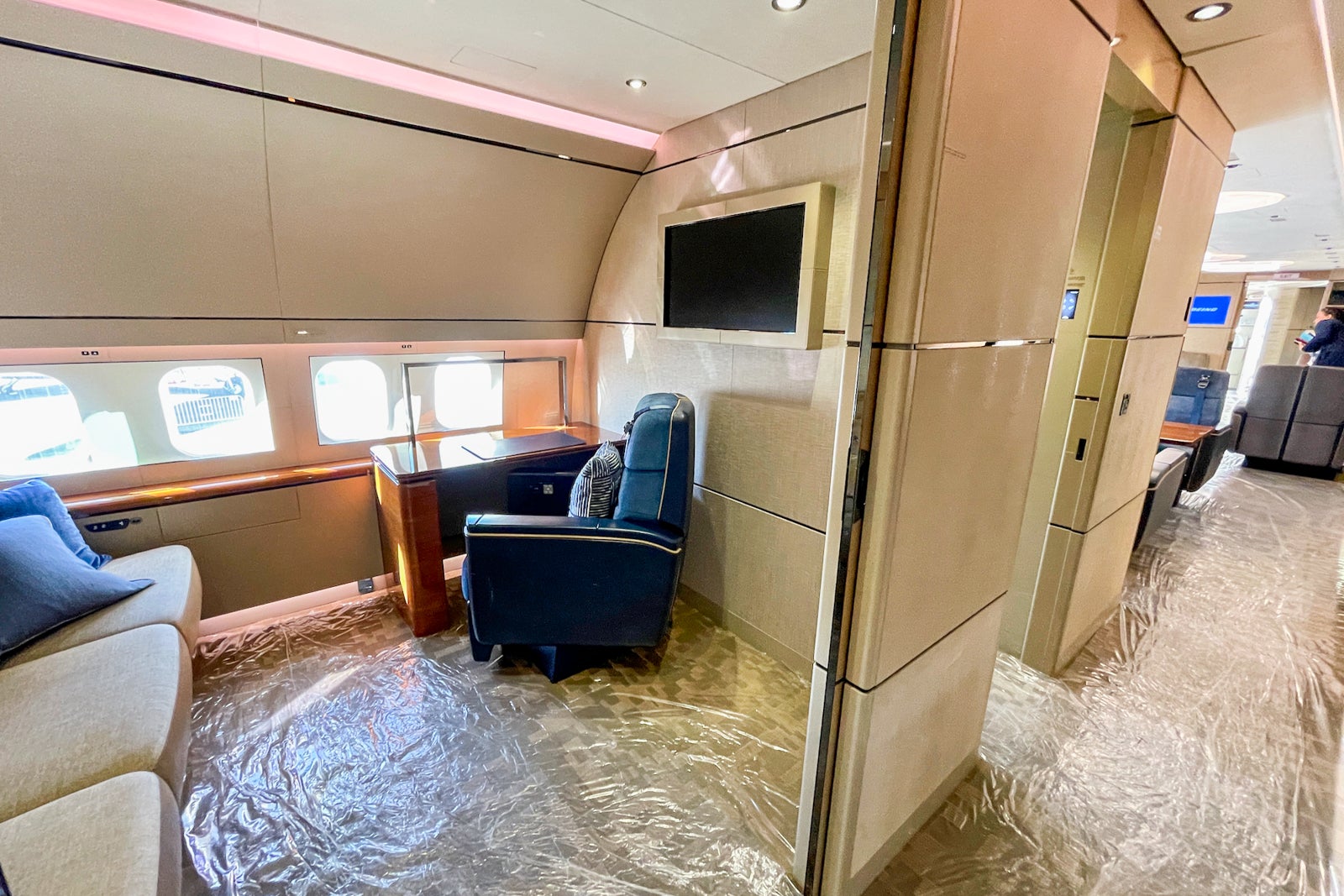Not your average 737: This $80 million VIP jet has just 13 seats - The ...