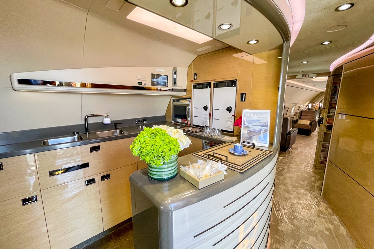 Not your average 737: This $80 million VIP jet has just 13 seats - The ...