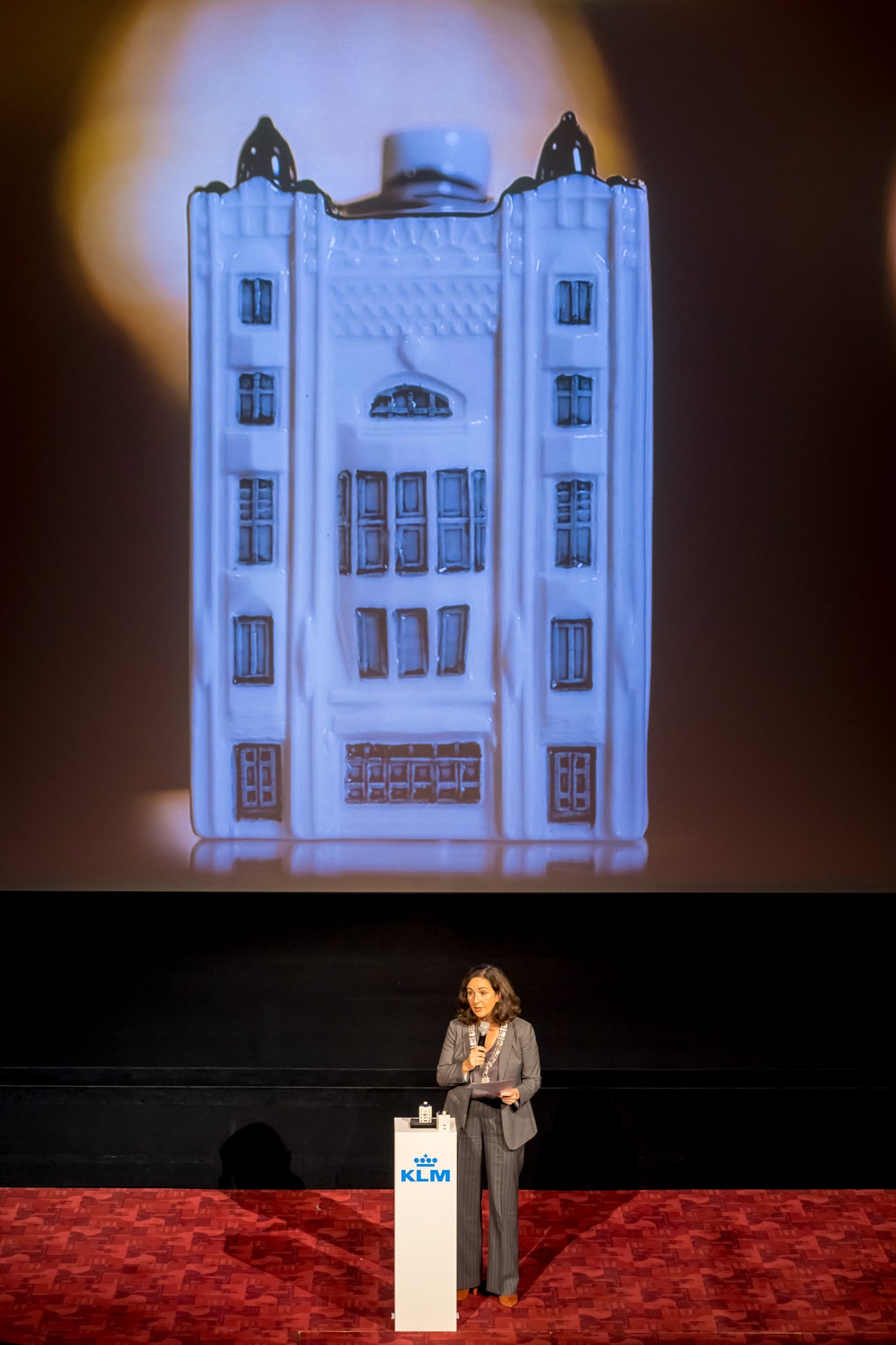 Airline collectible alert: KLM reveals Delft House 102