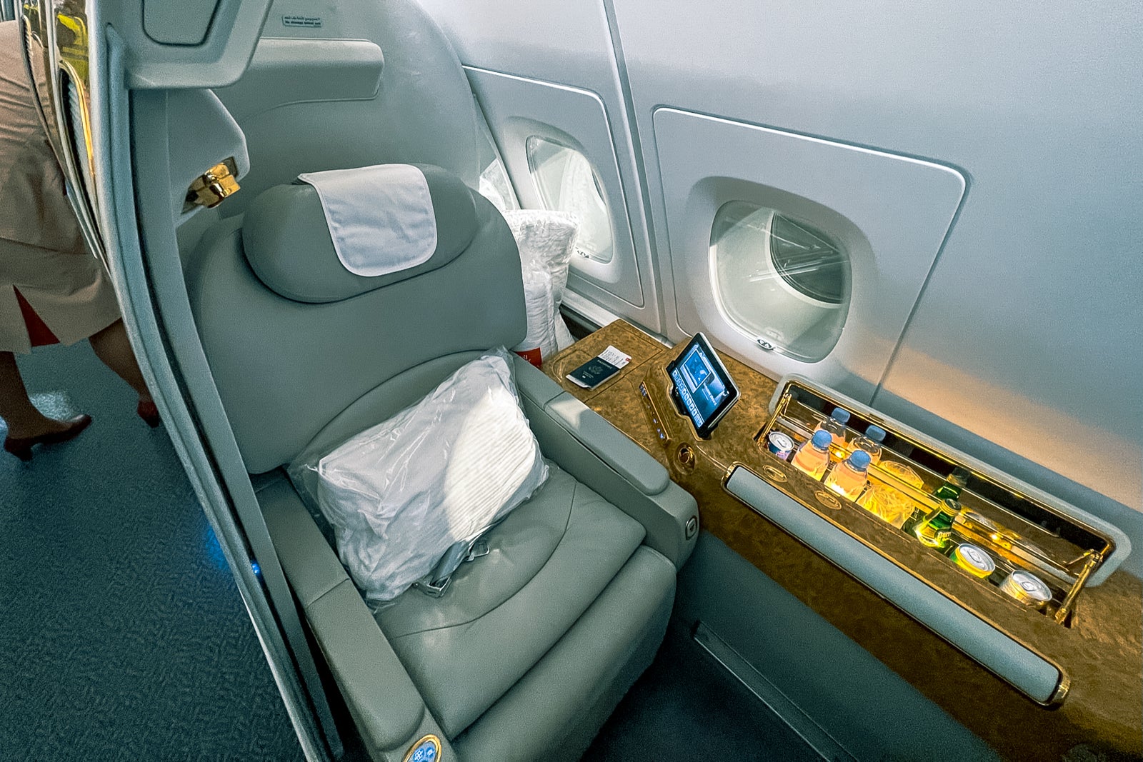 A tale of two cabins: A review of Emirates first class and economy from ...