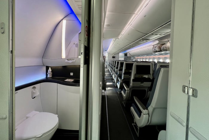 Inside El Al’s spiffy 787 Dreamliner with overhauled cabins