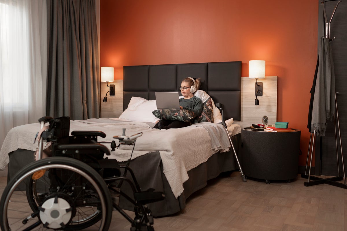 7 things to look for when booking an accessible hotel room - The Points Guy