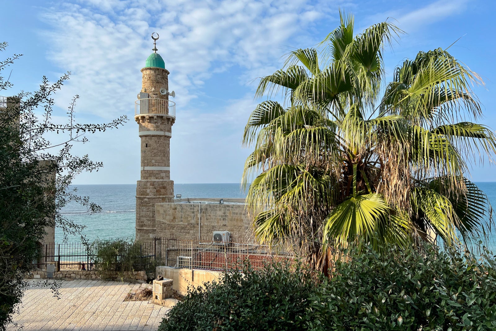 Israel will close to visitors for 2 weeks in response to Omicron - The ...