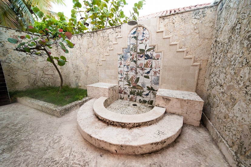 The best outdoor showers at hotels around the world - The Points Guy