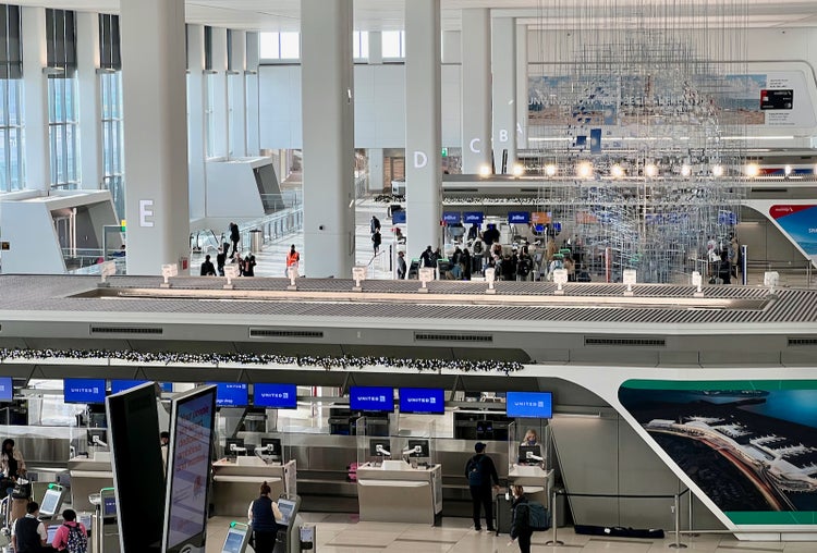 Q70 bus to LaGuardia is now free for riders as leaders mull future ...