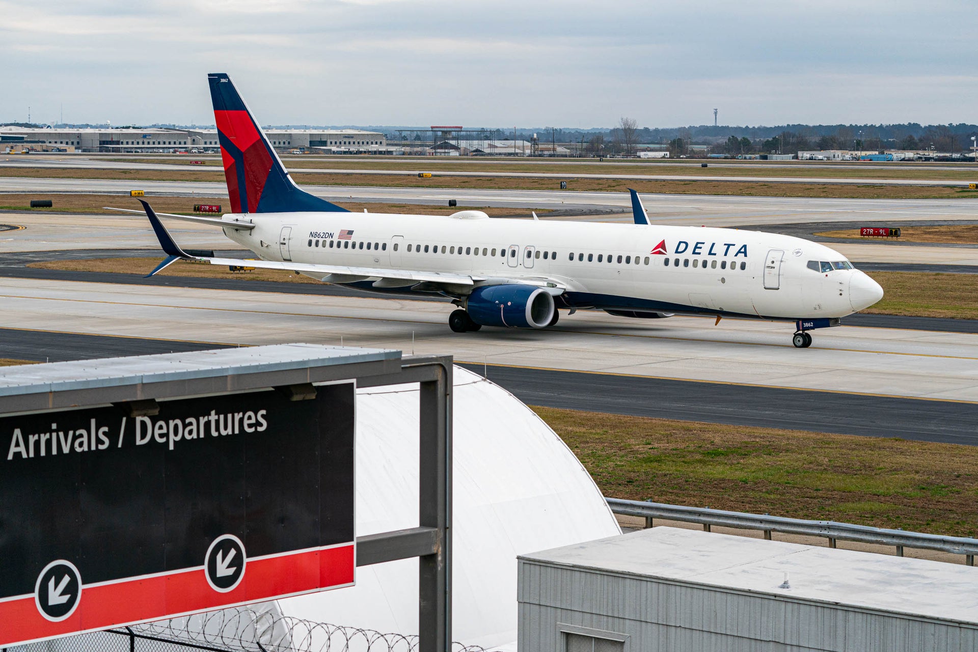 Delta will pay flight attendants for working while boarding flights, a ...