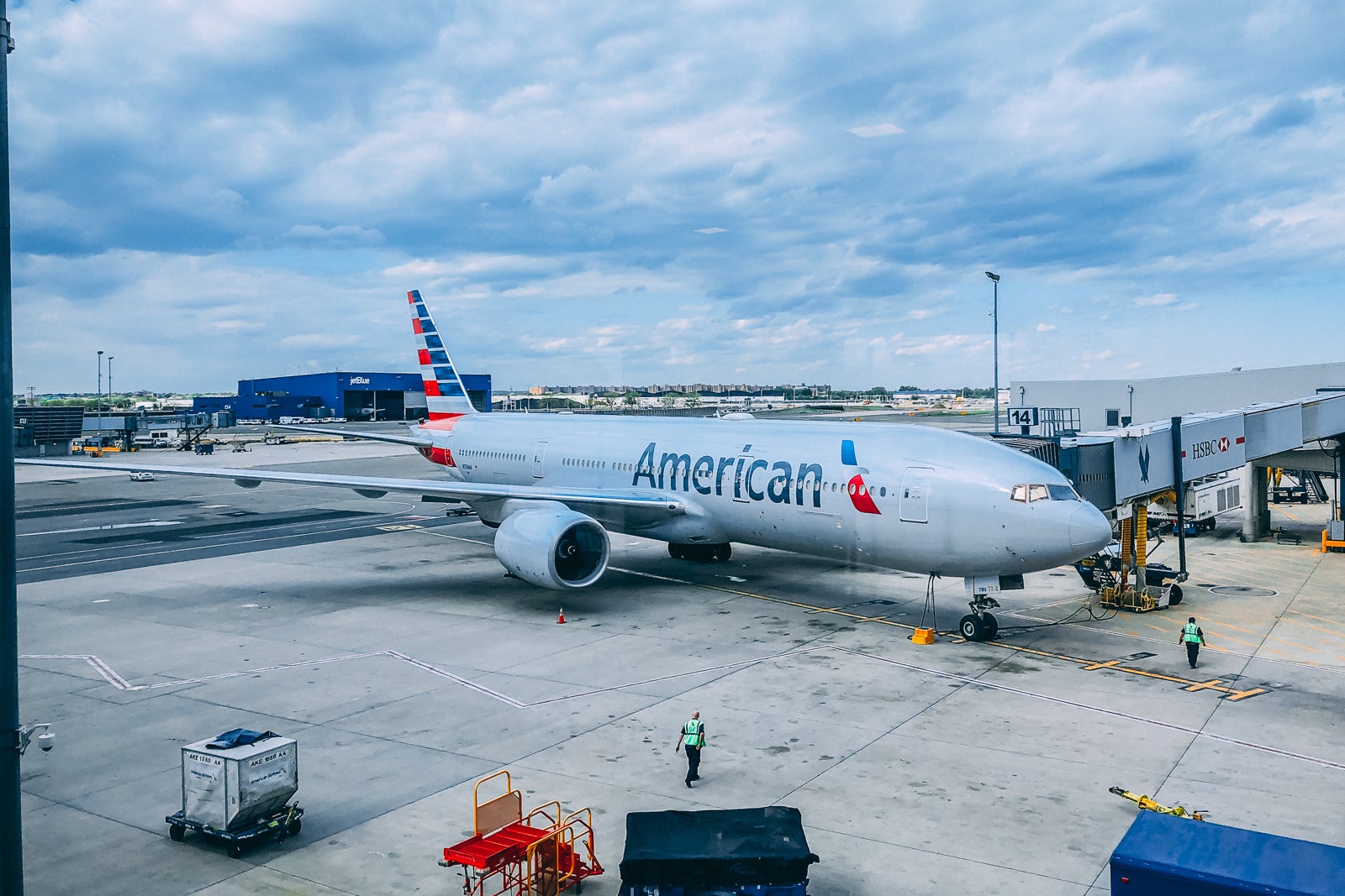 The best ways to use points and miles to fly from the US to Australia ...