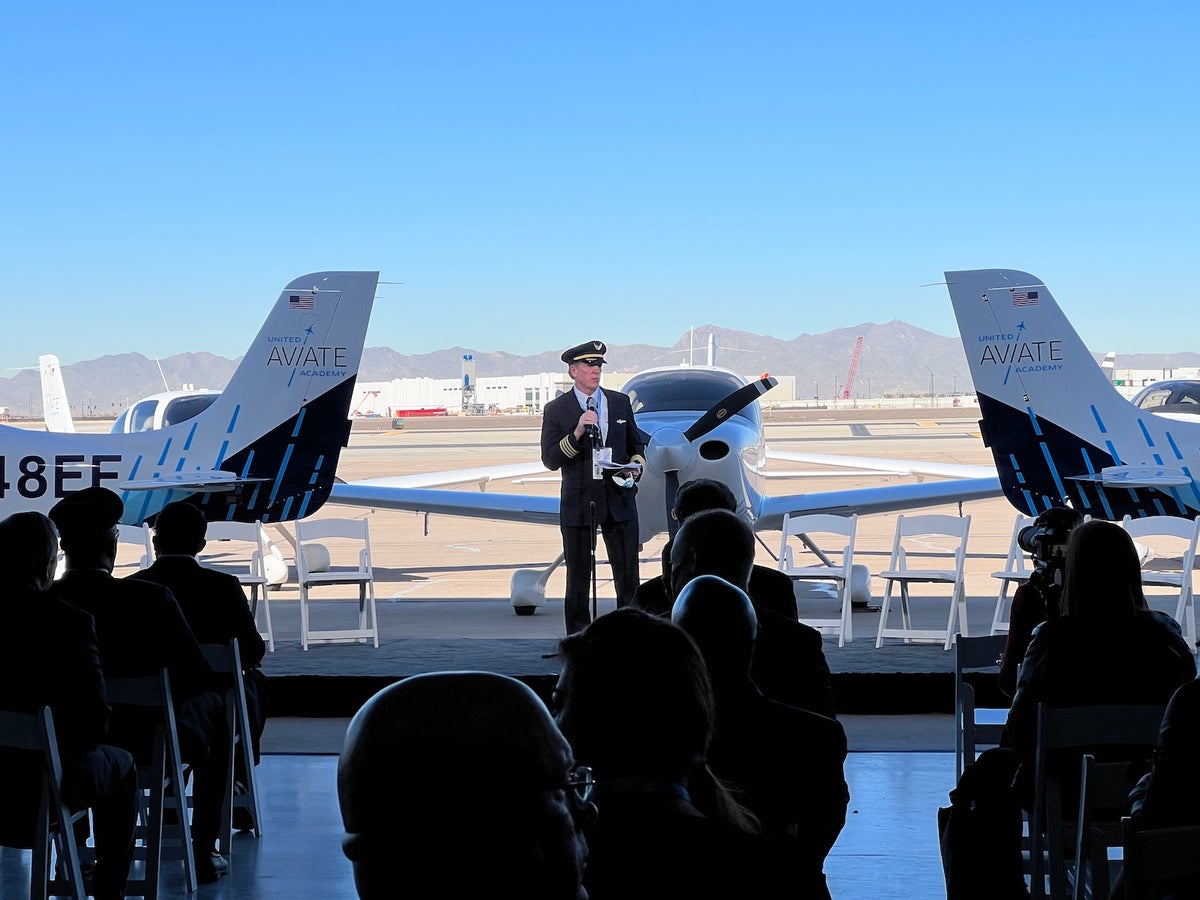 United Airlines officially opens its new flight school - The Points Guy