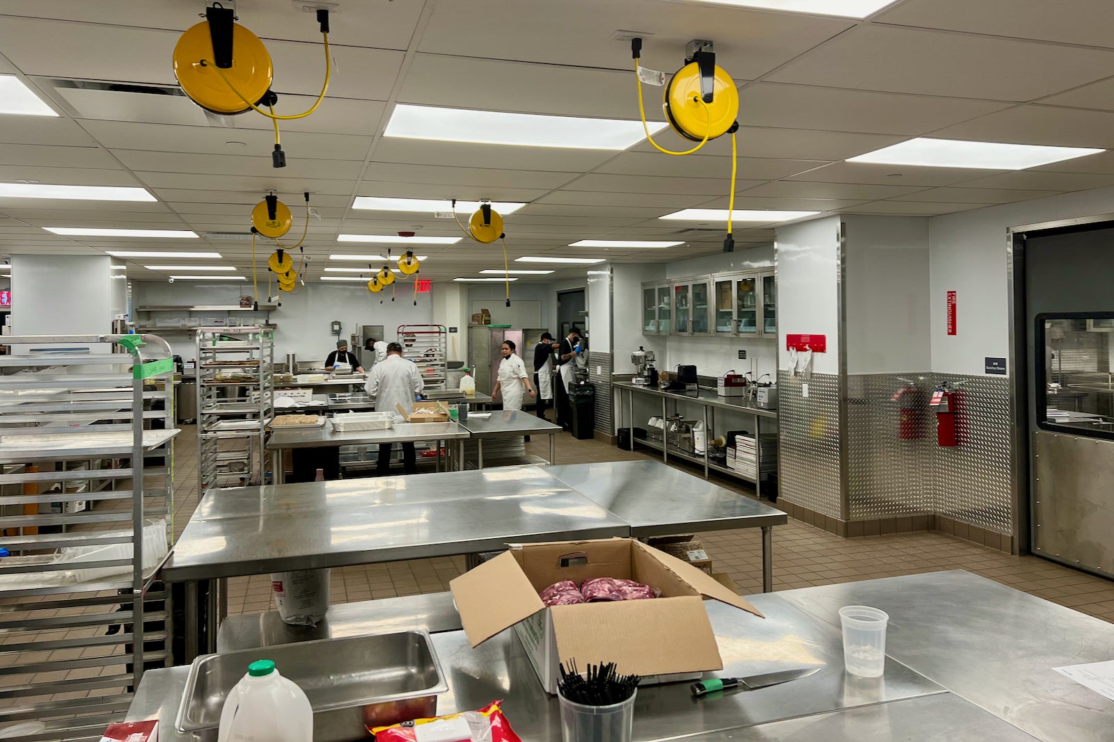 Behind the scenes of how Delta’s inflight meals are prepared - The ...