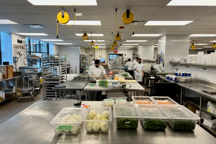 Behind the scenes of how Delta’s inflight meals are prepared - The ...