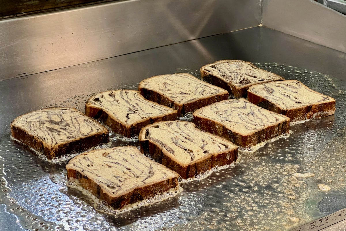 Behind the scenes of how Delta’s inflight meals are prepared - The ...