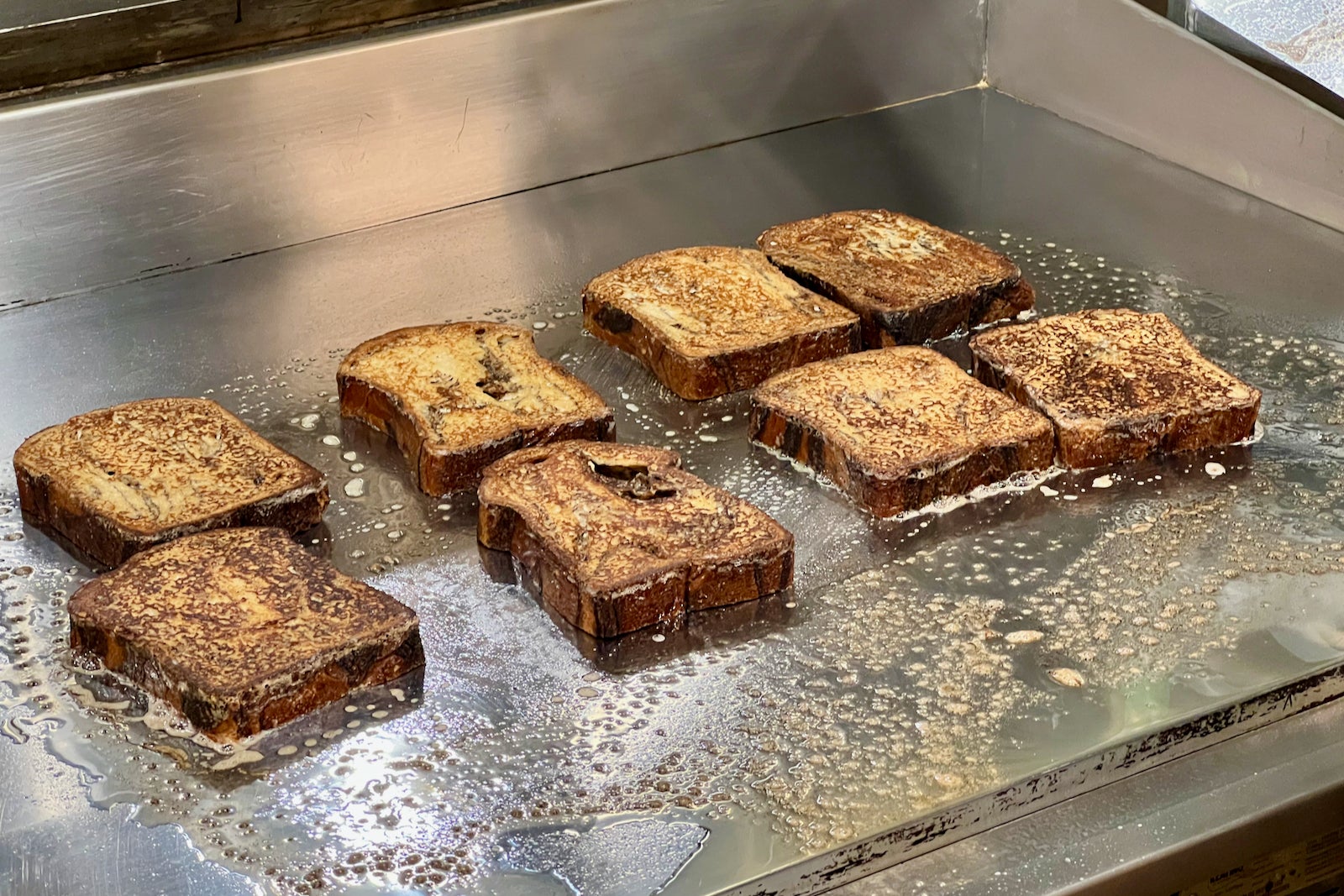 Behind the scenes of how Delta’s inflight meals are prepared - The ...