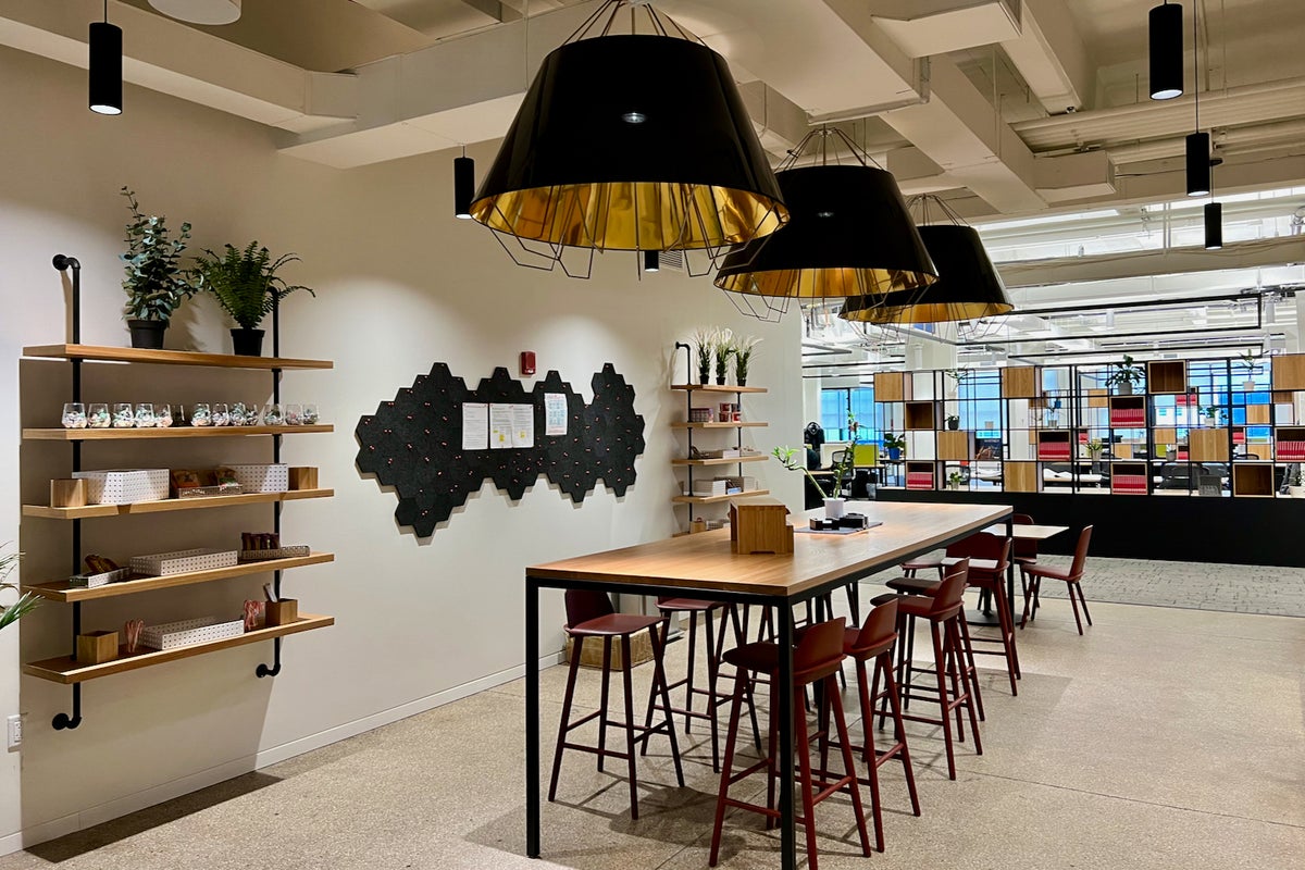 Behind the scenes of how Delta’s inflight meals are prepared - The ...