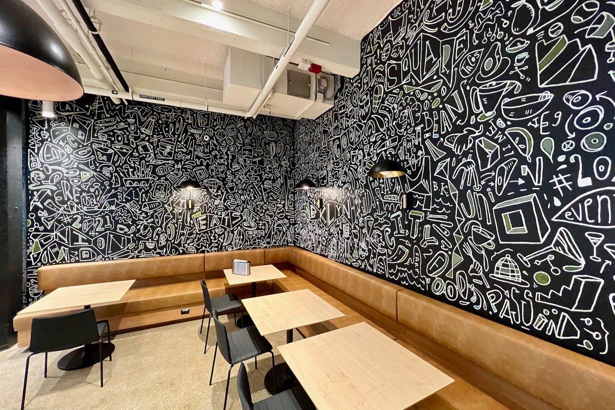 Behind the scenes of how Delta’s inflight meals are prepared - The ...