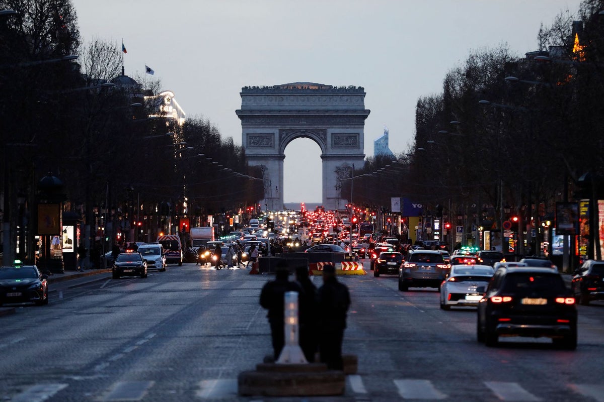 Updated France entry rules: No testing required for vaccinated ...