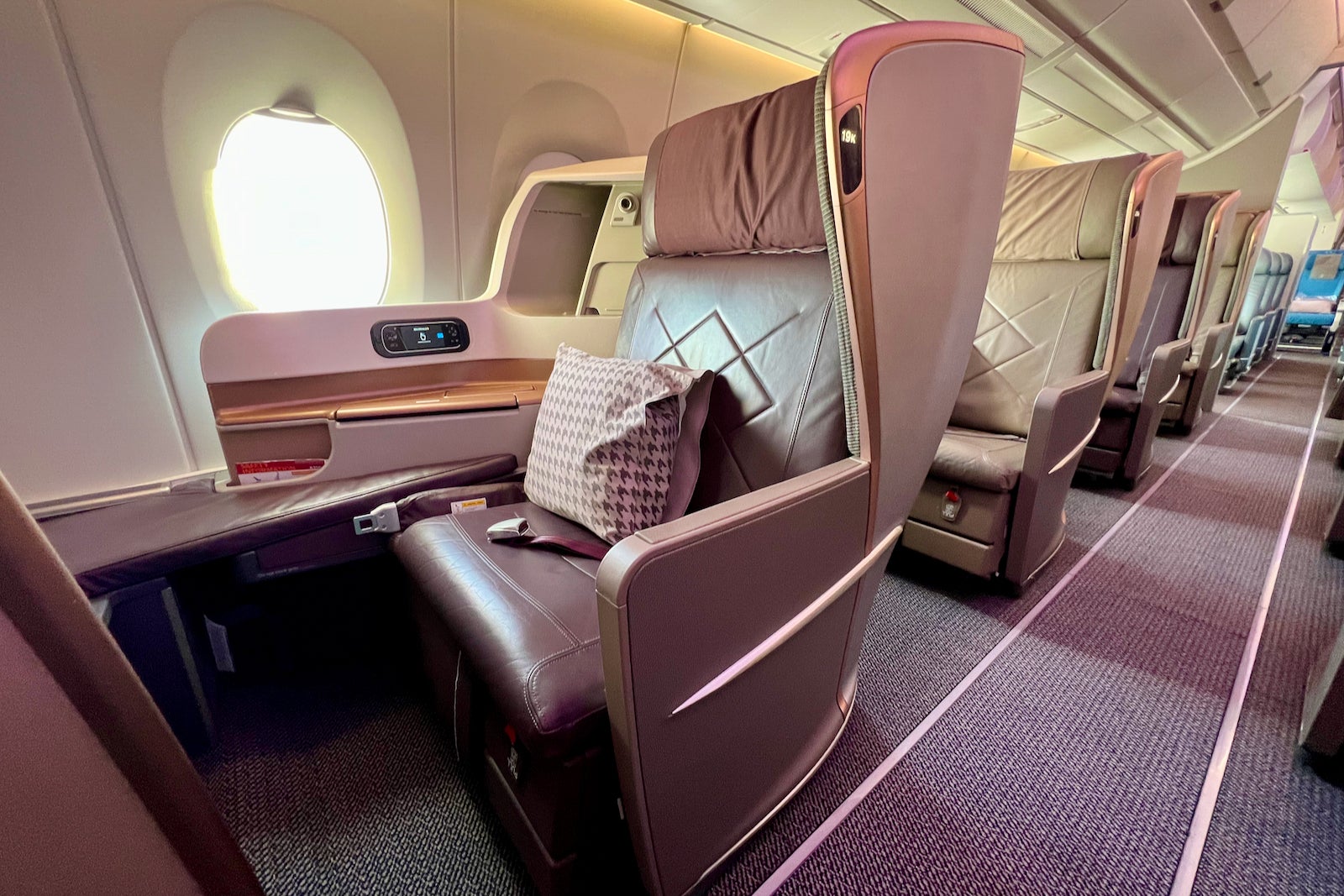 Why it's so special to fly in lie-flat business class on short European ...