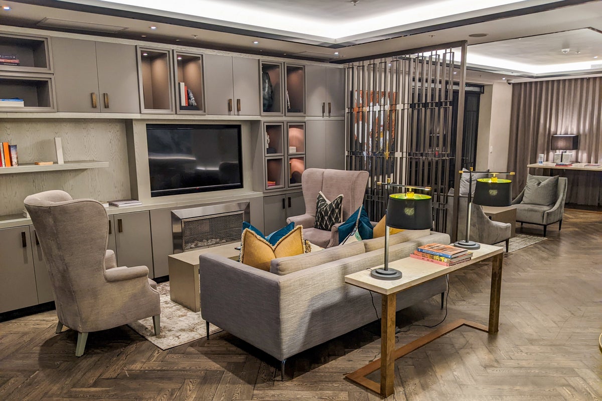 World of Hyatt club lounge access awards: How to use - The Points Guy