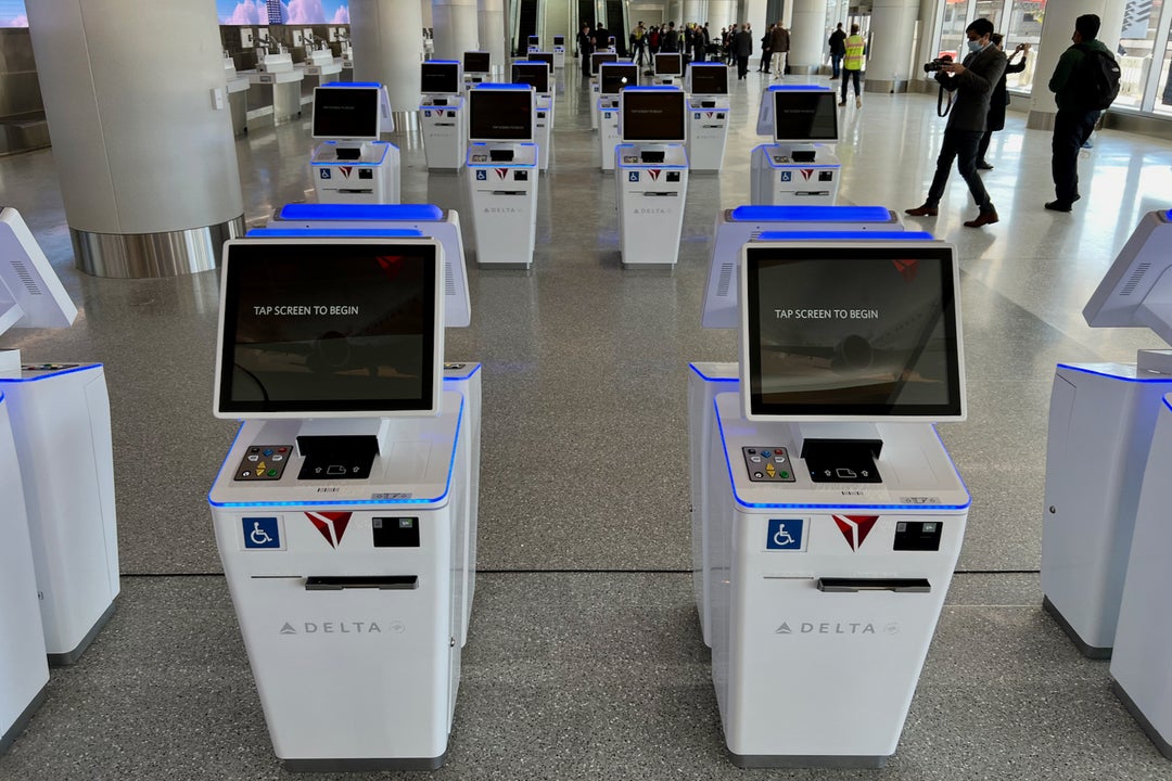 Touring Delta's new 'Sky Way' at LAX, the 1st phase of an overhauled 27 ...