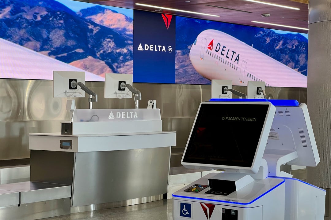 Touring Delta's new 'Sky Way' at LAX, the 1st phase of an overhauled 27 ...
