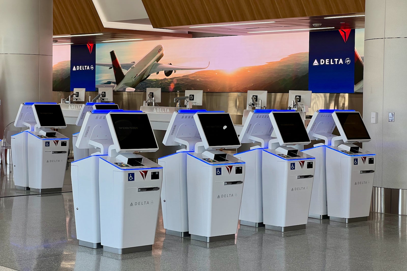 Touring Delta's new 'Sky Way' at LAX, the 1st phase of an overhauled 27 ...