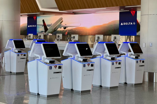 Touring Delta's new 'Sky Way' at LAX, the 1st phase of an overhauled 27 ...