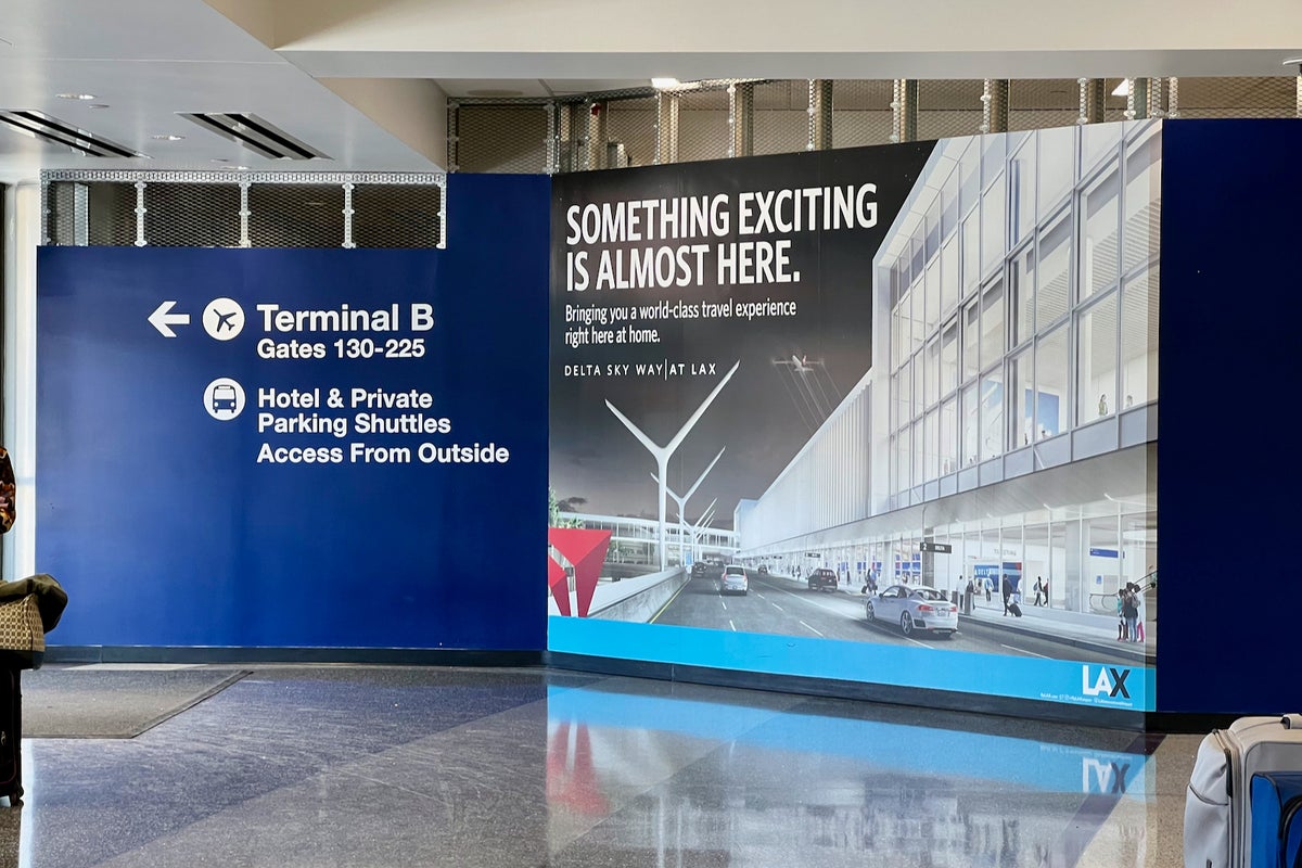 Touring Delta's new 'Sky Way' at LAX, the 1st phase of an overhauled 27 ...