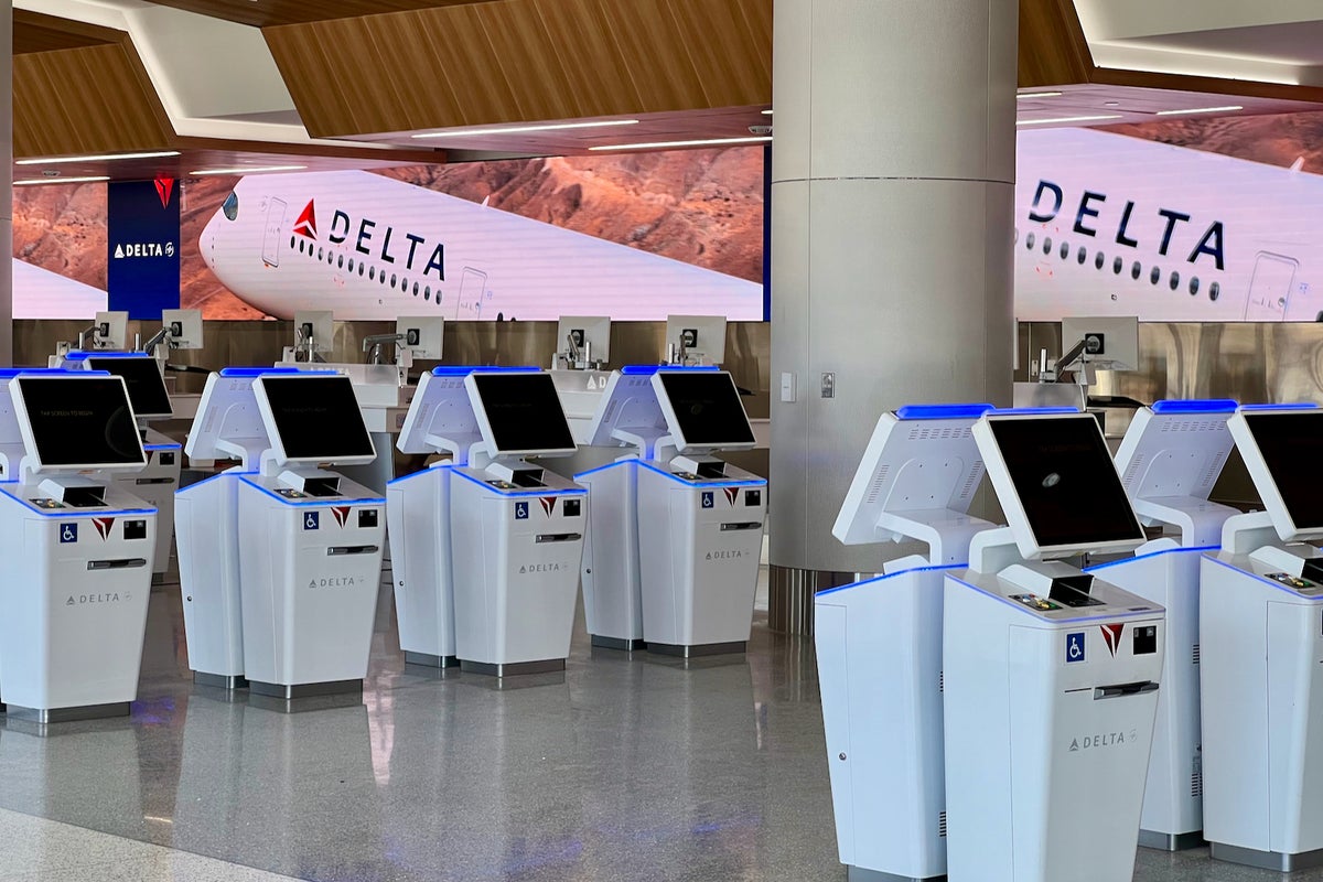Touring Delta's new 'Sky Way' at LAX, the 1st phase of a 27-gate ...