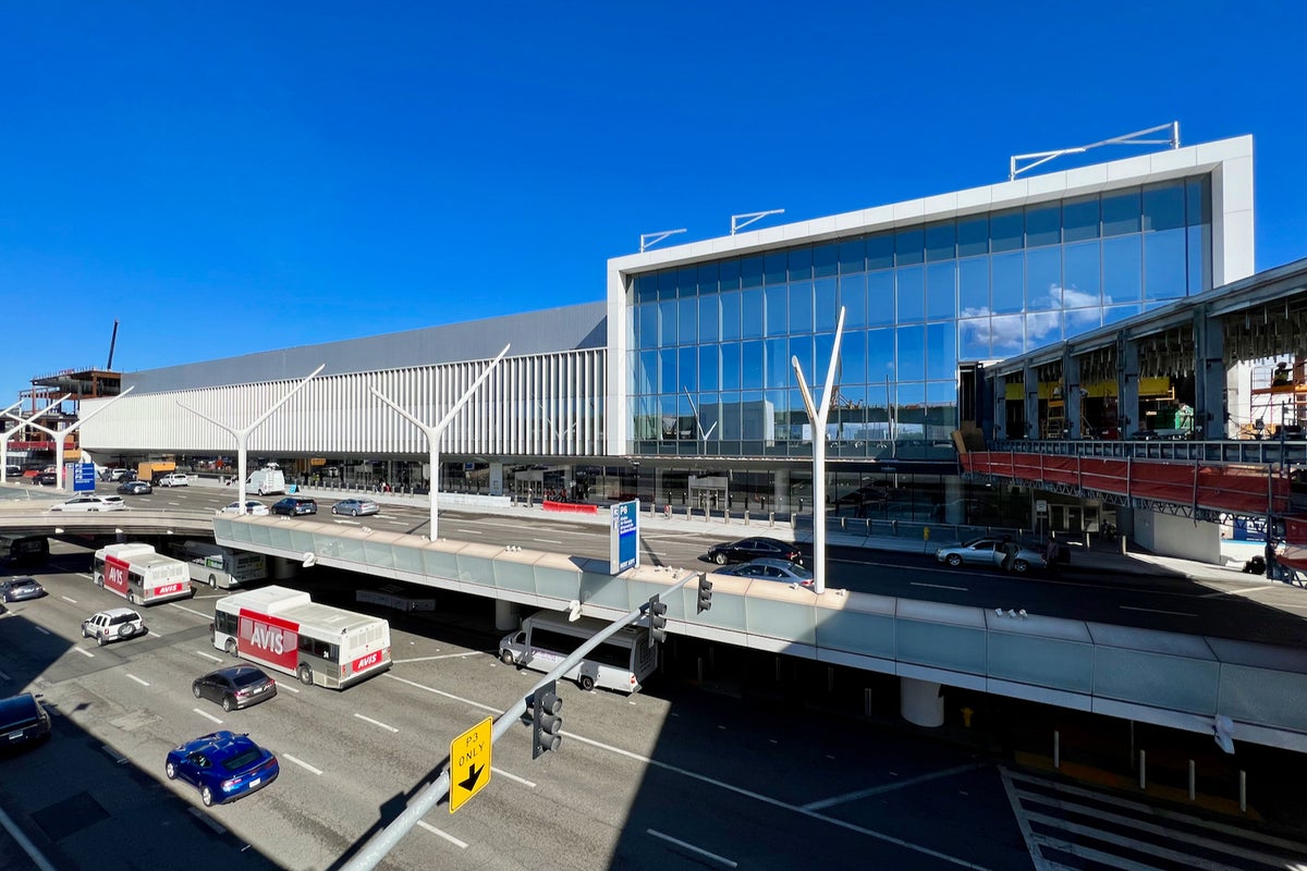 Touring Delta's new 'Sky Way' at LAX, the 1st phase of an overhauled 27 ...
