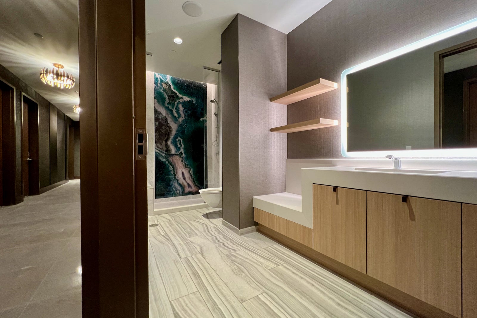 First look at Delta’s new 30,000-square-foot Sky Club in Los Angeles ...