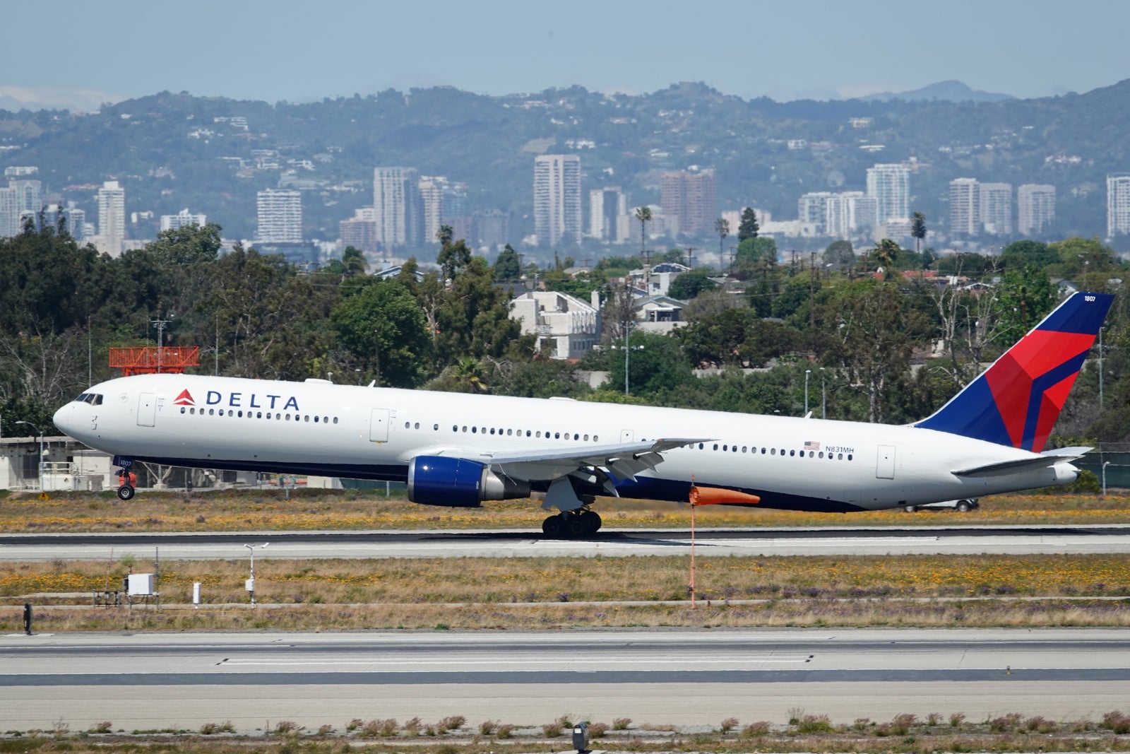 First look at Delta’s new 30,000-square-foot Sky Club in Los Angeles ...