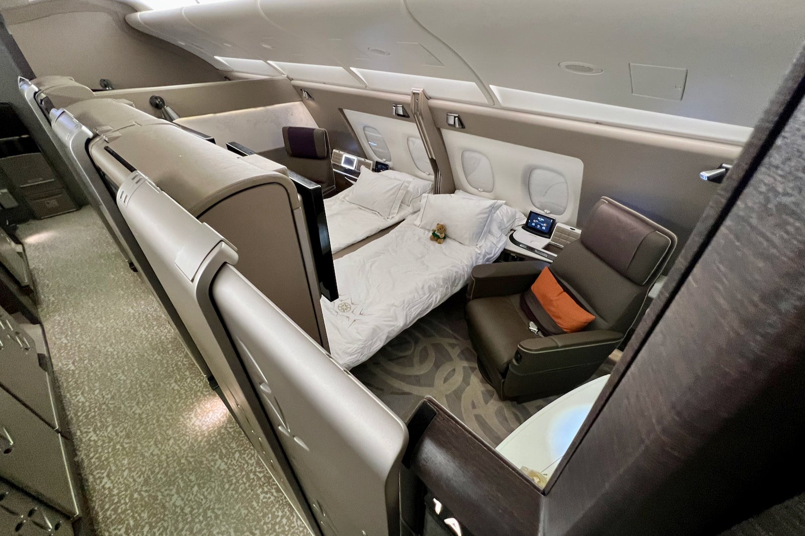 How to book Singapore Airlines first-class Suites with points and miles ...