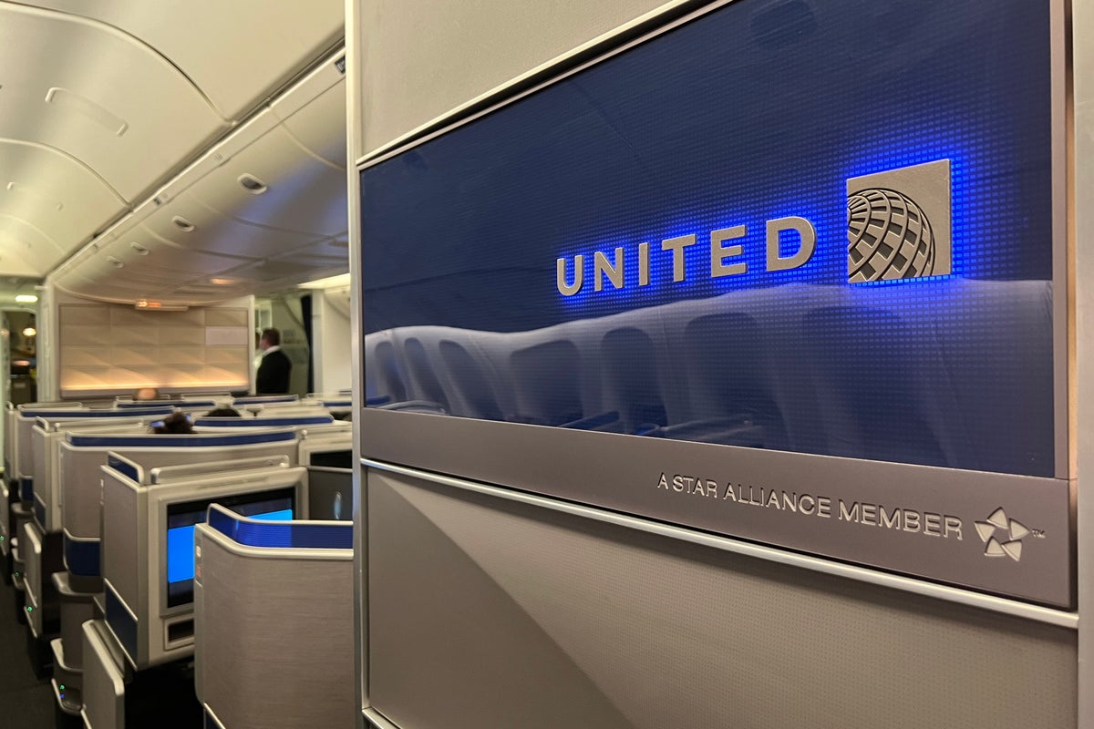 United makes it harder to earn Premier status, adds new ways to unlock ...