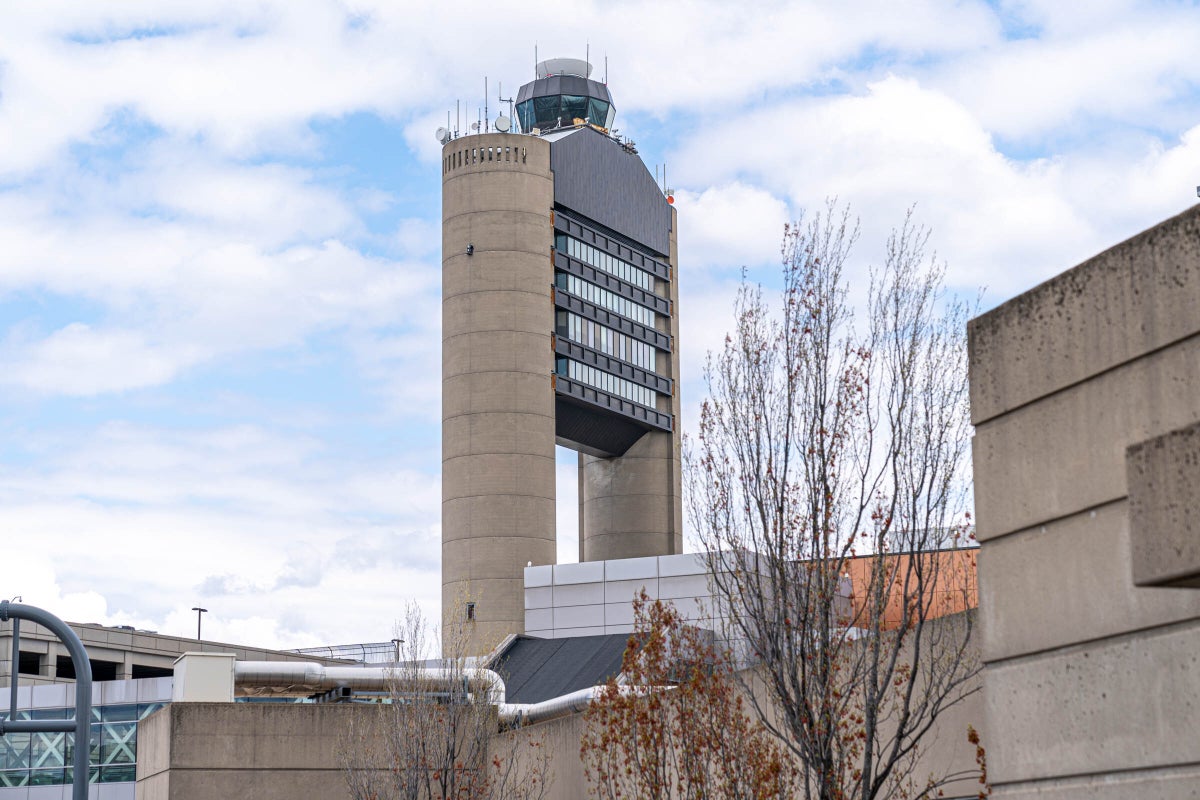 FAA announces $1 billion investment in air traffic control system - The ...