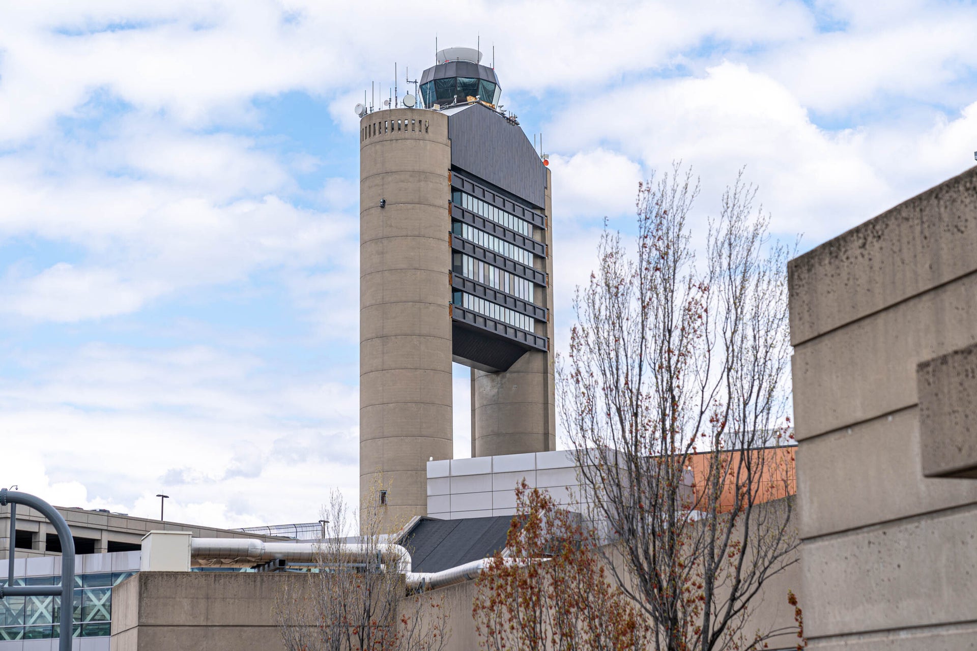 FAA announces $1 billion investment in air traffic control system - The ...