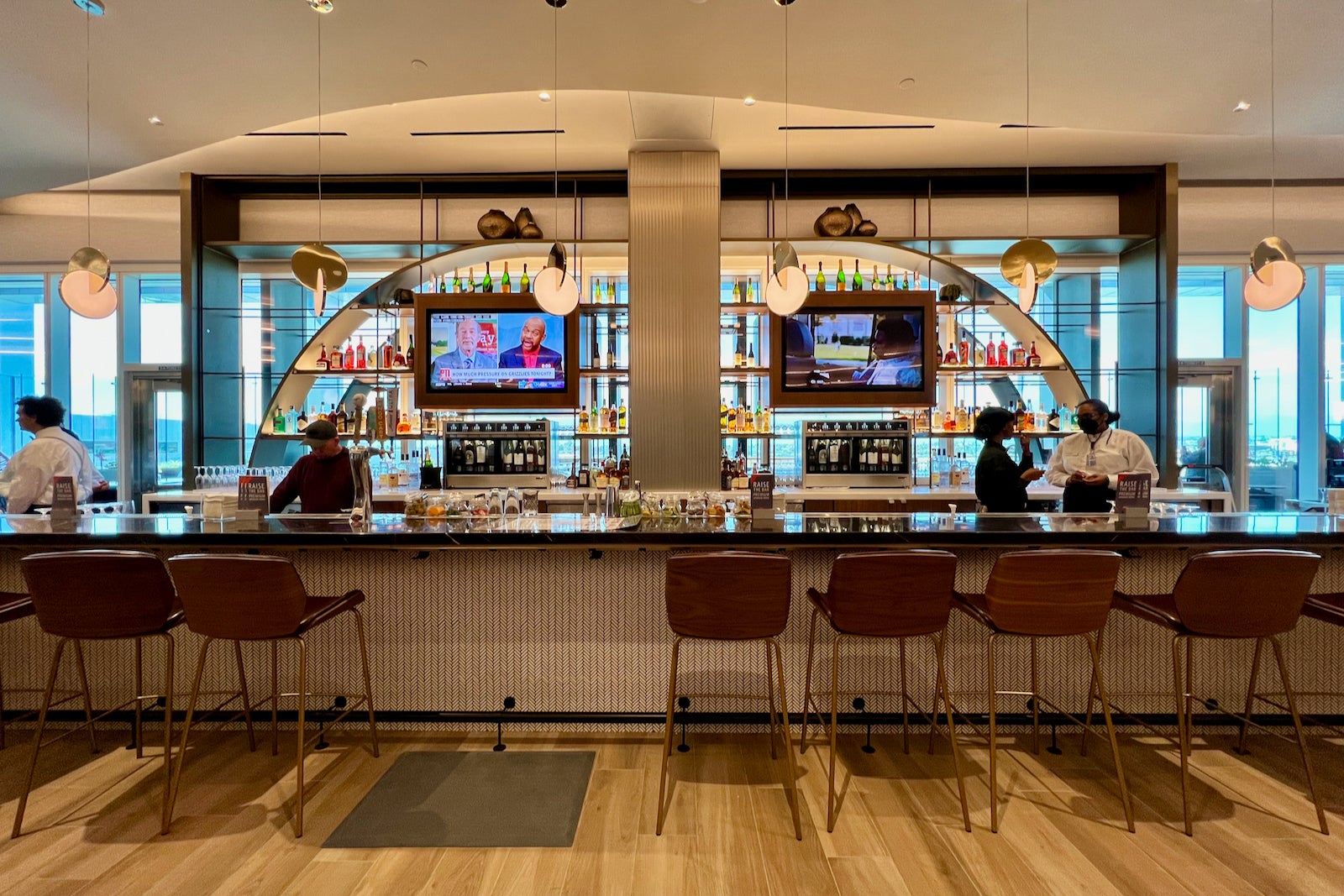 Delta's largest-ever Sky Club shines in its big LAX debut - The Points Guy