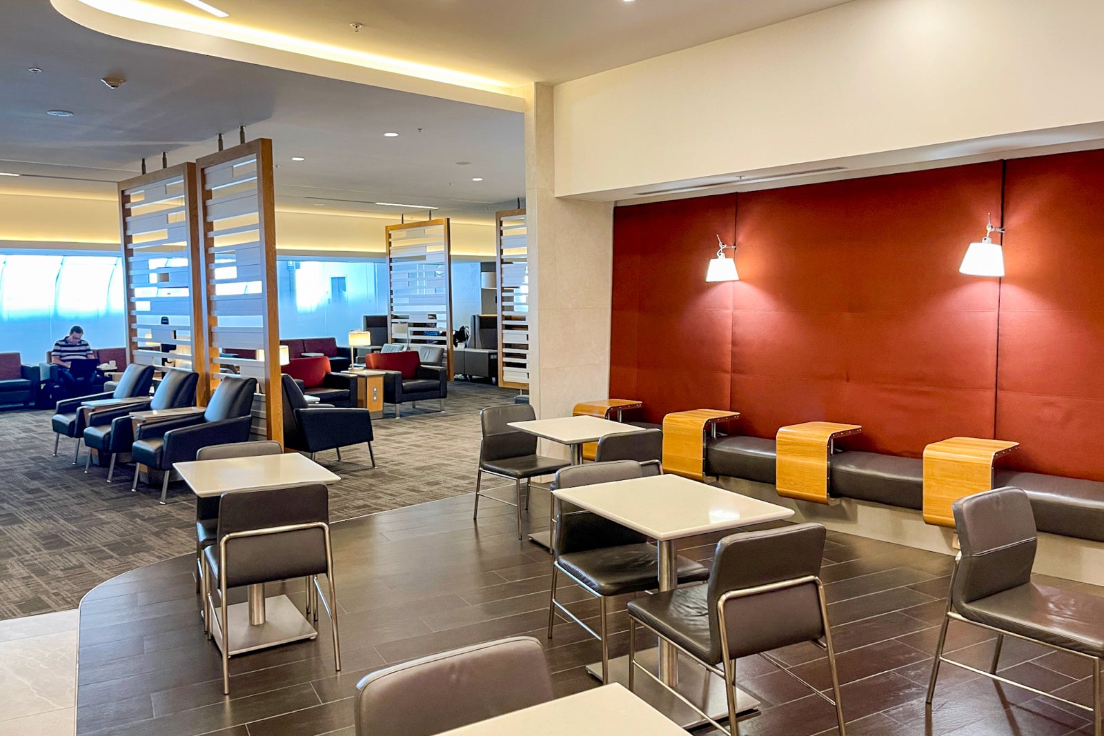 Choosing the best airport lounge at MIA - The Points Guy