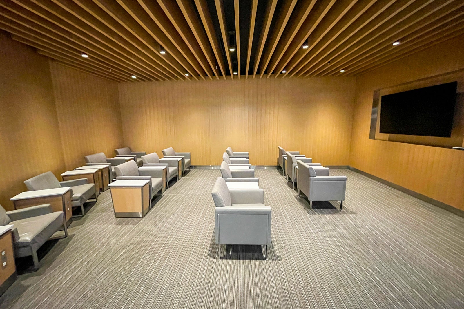 Choosing the best airport lounge at MIA - The Points Guy