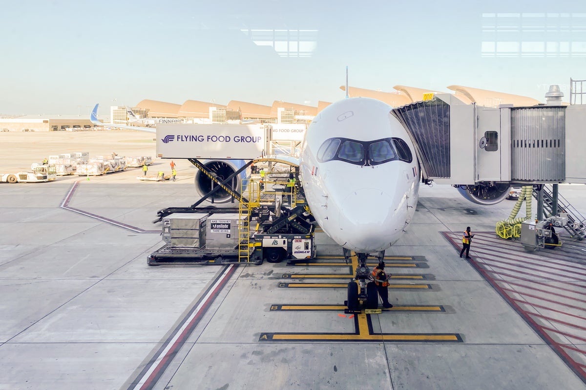 Comparing legacy vs. smaller carriers on flights to Europe - The Points Guy