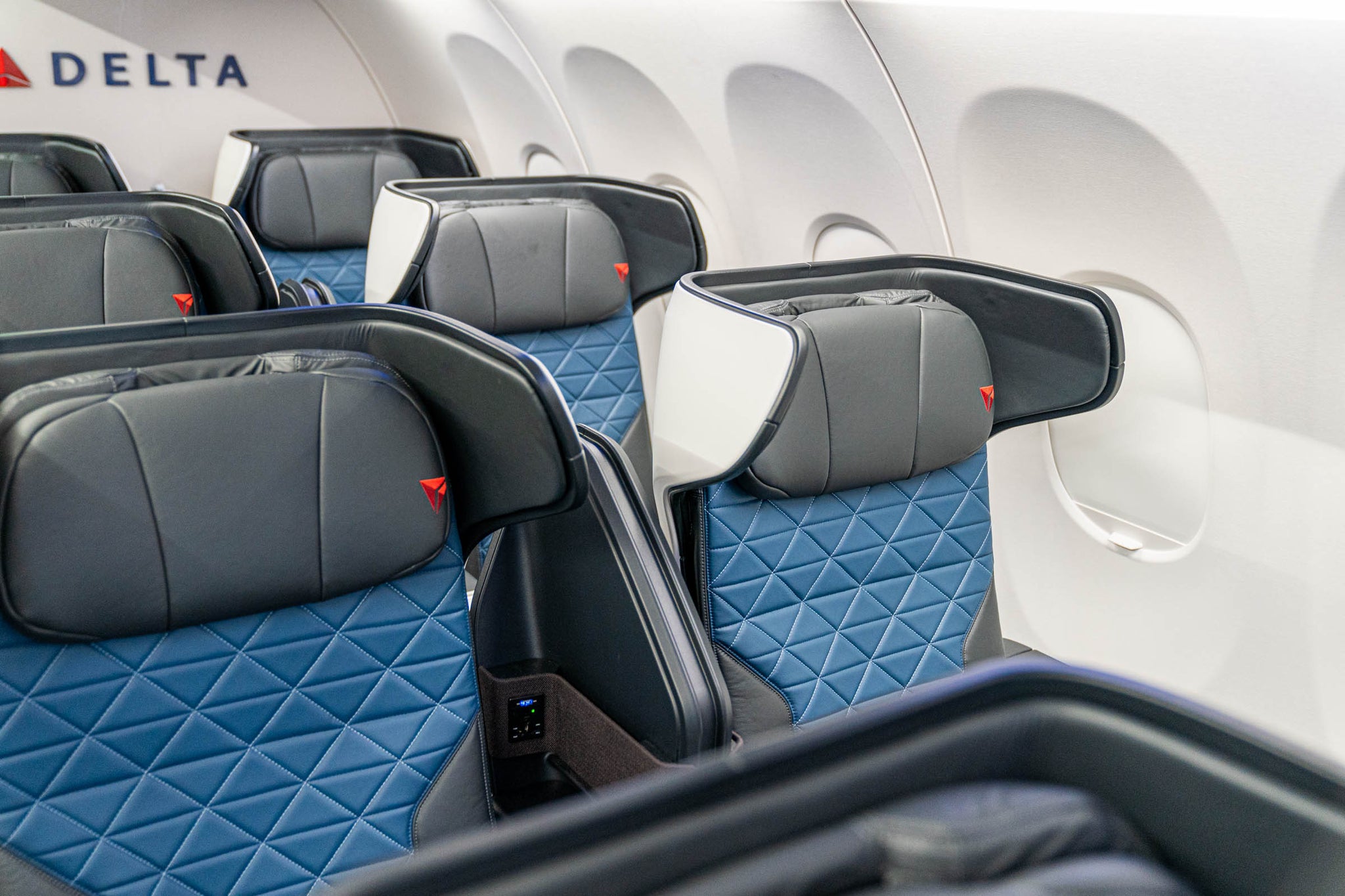 Delta's A321neo inaugural — how the new first-class seat actually holds ...