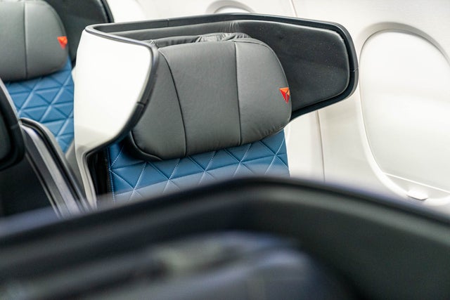 Delta's A321neo inaugural — how the new first-class seat actually holds ...