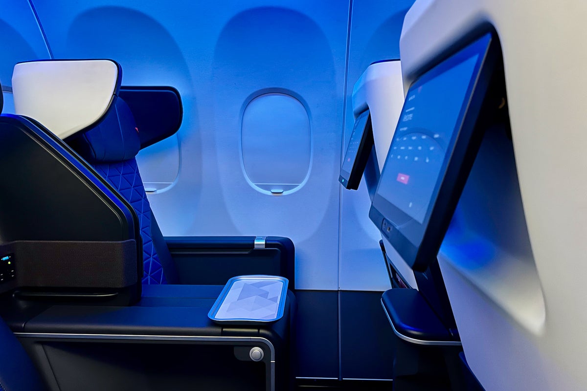 First look: Inside Delta's newest jet, the Airbus A321neo, with snazzy ...