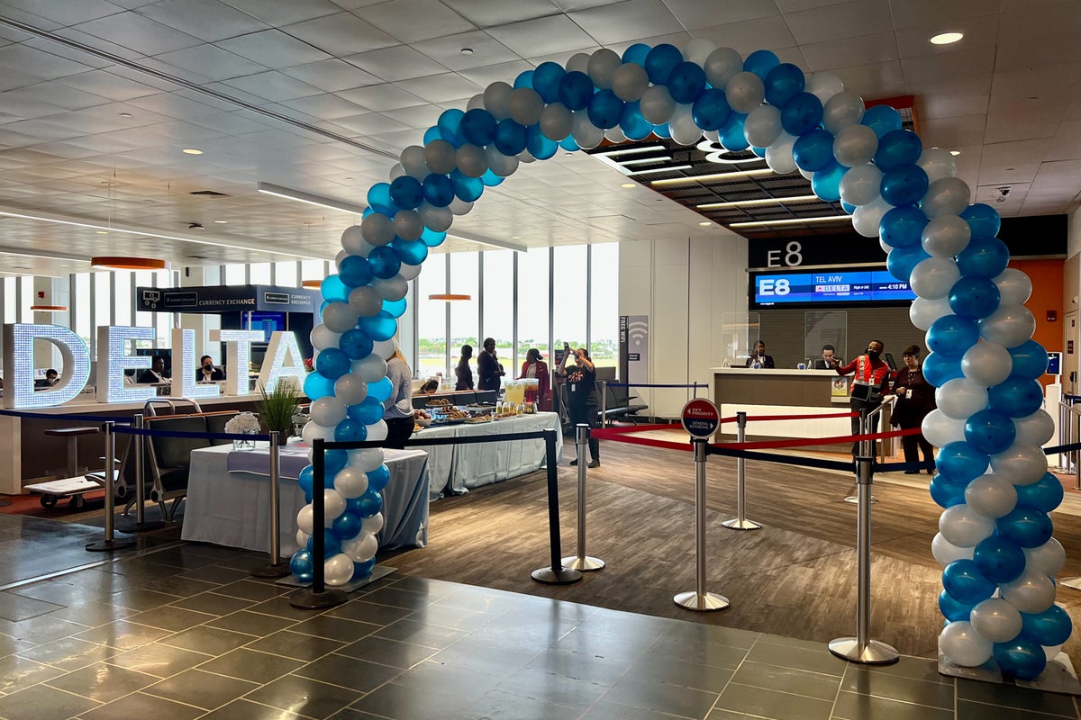 Inaugurating Delta’s newest long-haul route in business-class suites ...