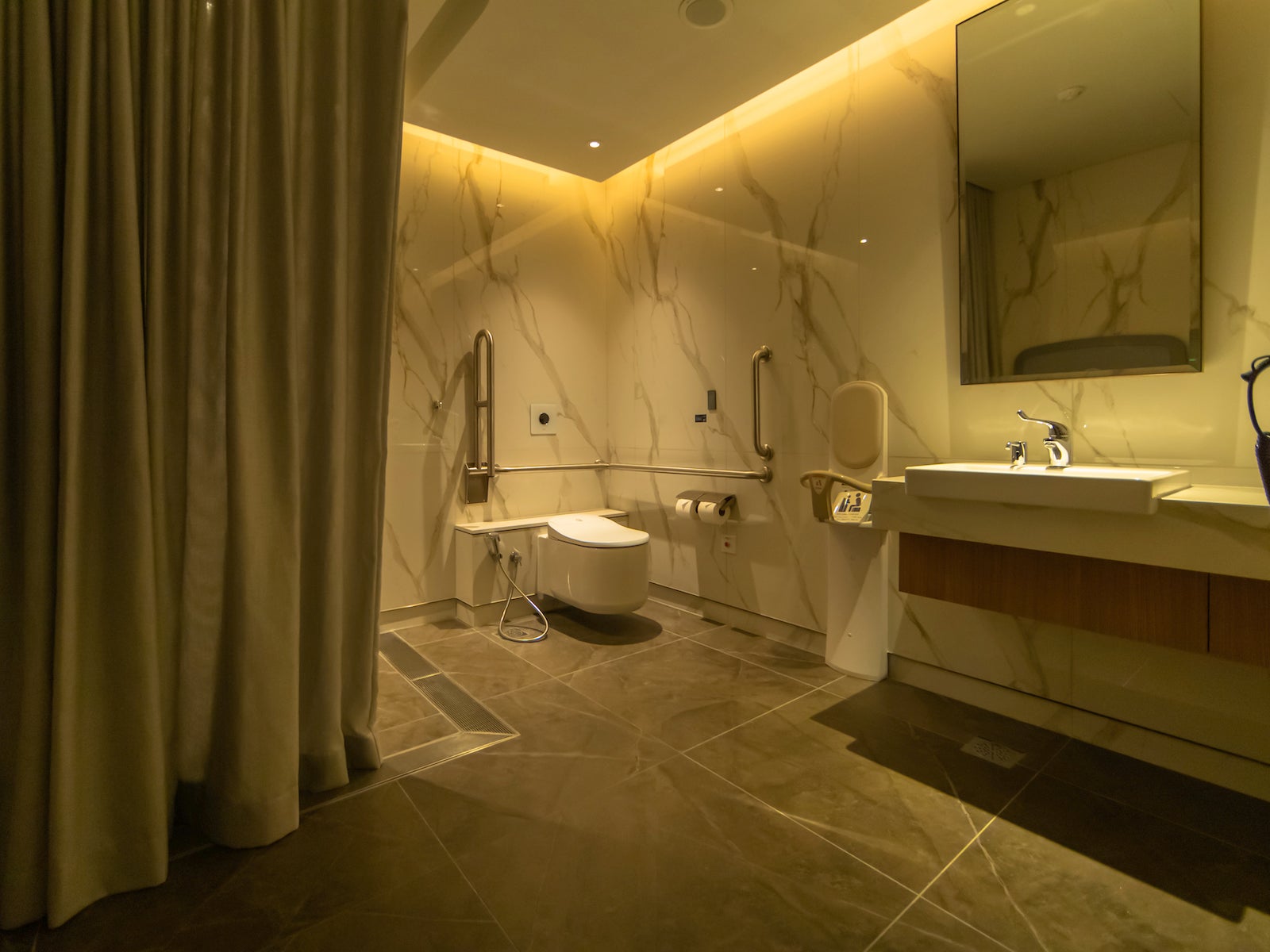 Sneak peek: Singapore Airlines' new first-class lounge and Private Room ...